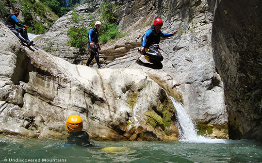 All About Canyoning - MountainPassions